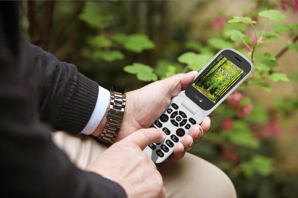 Doro 8035 e Doro 7060 smartphone per anziani senior facili da usare